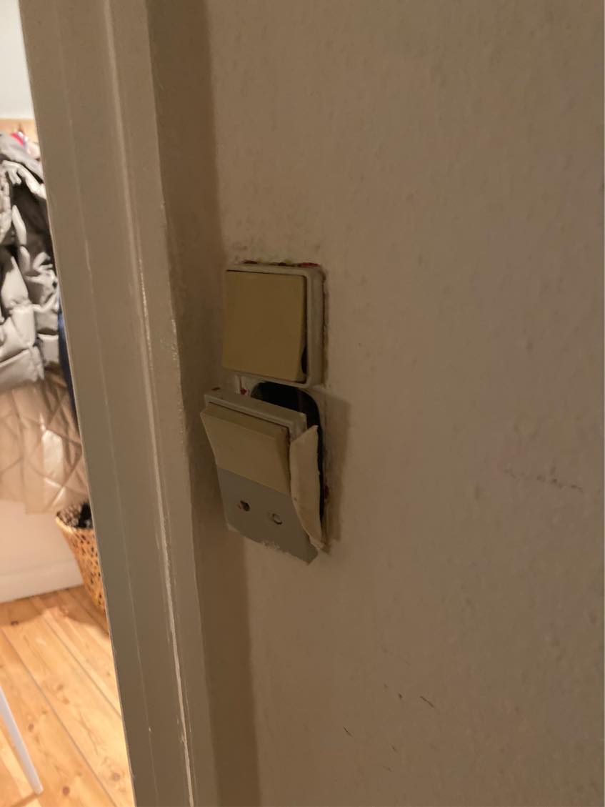 Få hjælp til løse, defekte eller gamle stikkontakter. Reparation, udskiftning, montering af ...