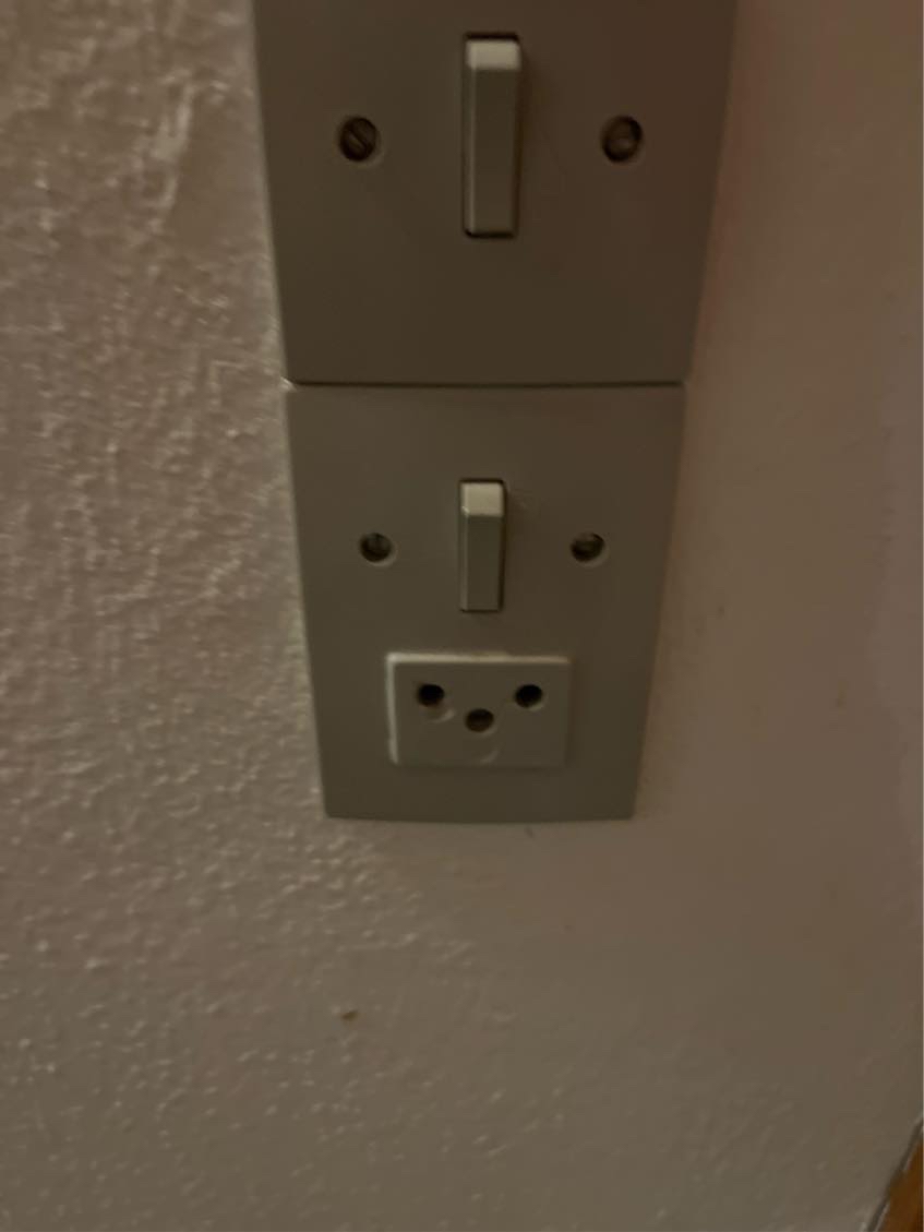 Hvad koster udskiftning af 20-30 stikkontakter? - Handyhand
